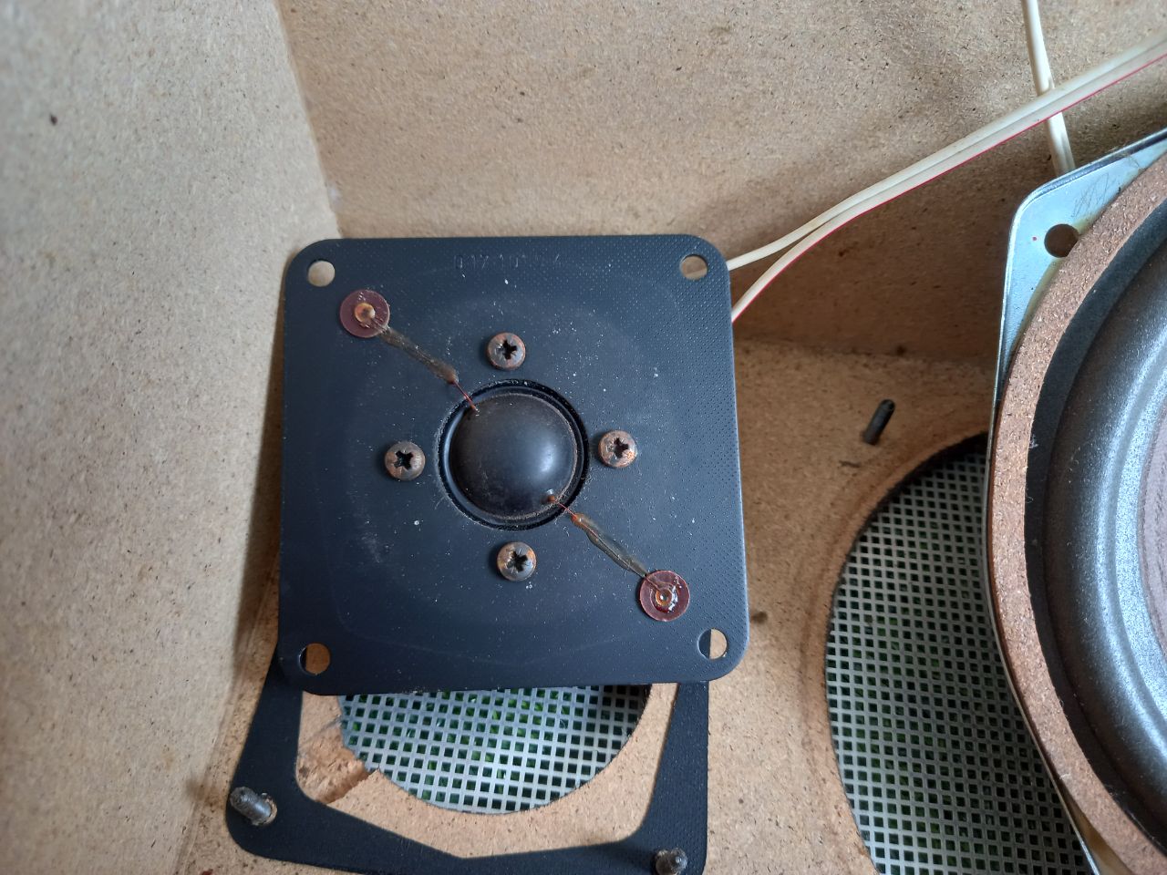 Loa Bookshelf HECO SM 625.